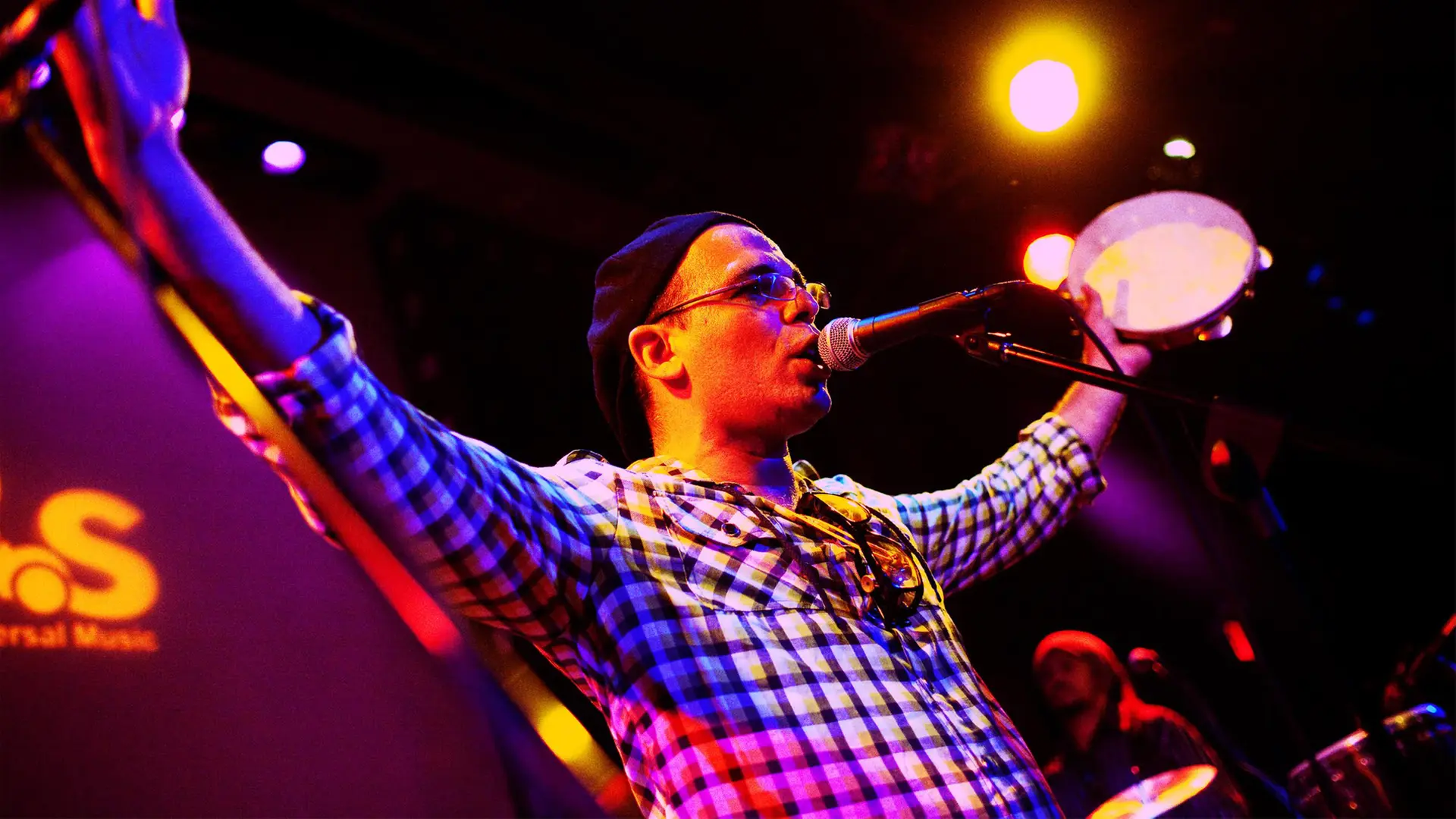 Hang zur Bossa Nova - Der Perkussionist und Sänger Nanny Assis | ndr.de