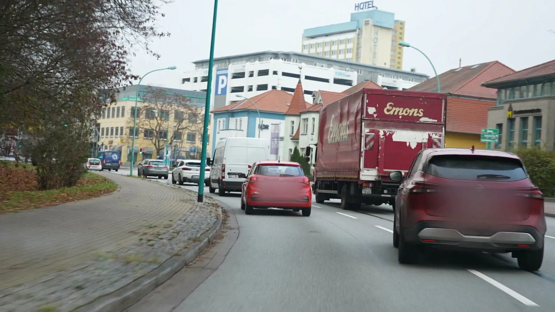 Neue Technik zur Verkehrsüberwachung an der Seenplatte | ndr.de