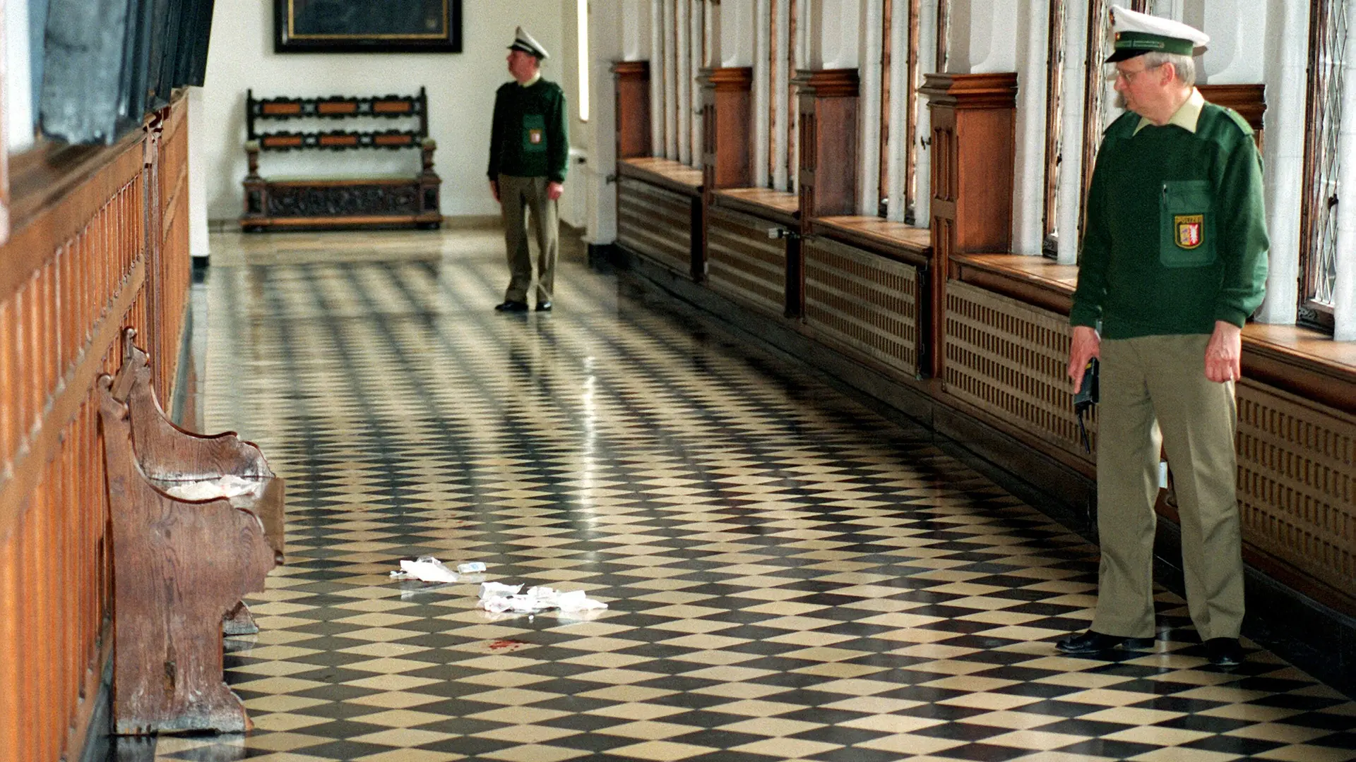 Briefbombe explodiert 1995 im Lübecker Rathaus | ndr.de