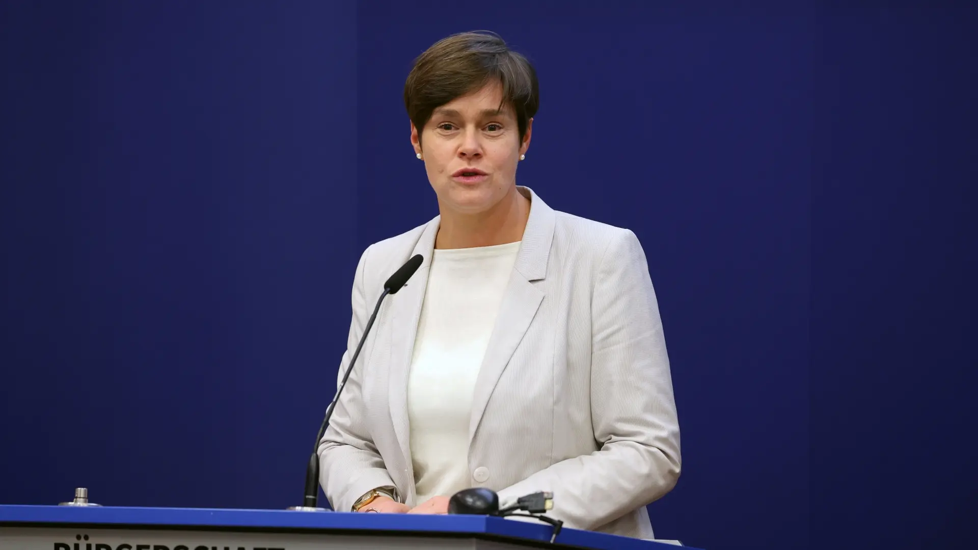 Rostocks Oberbürgermeisterin: "Der Ton ist rauer geworden" | ndr.de