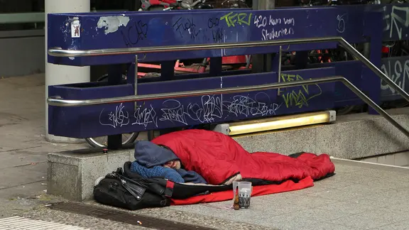 Obdachlose in Hamburg: Was Bürger tun können und wann Hilfe nötig ist | ndr.de