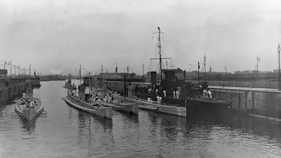 Auf Nordseegrund gesunken: Weltkriegs-U-Boot zerbricht bei Bergung | ndr.de