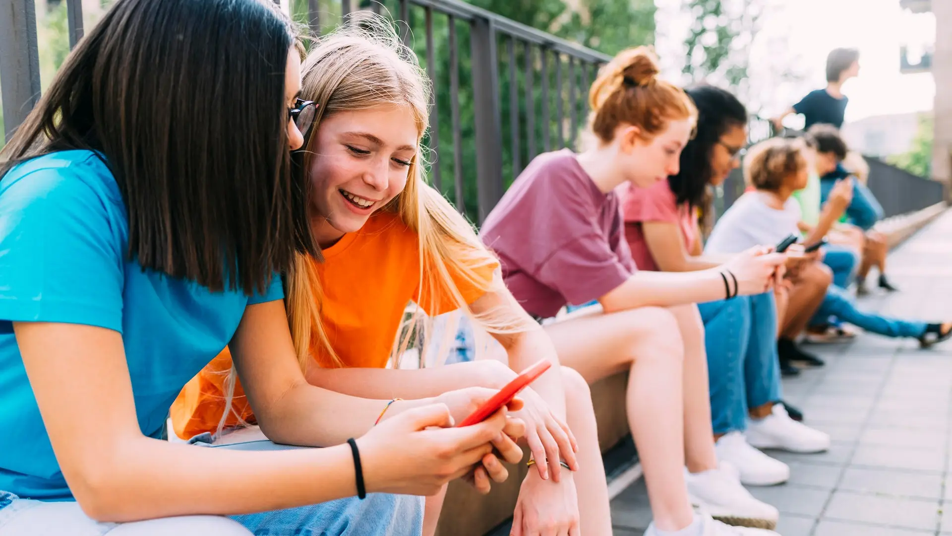 Schulen in SH sollen strengere Regeln für Handys aufstellen | ndr.de