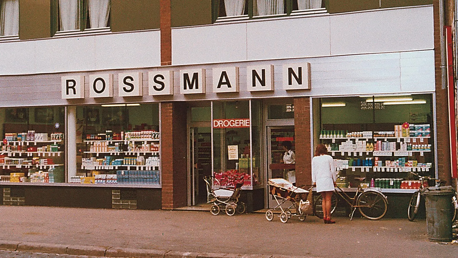 Rossmann: Wie eine kleine Drogerie zum Discounter wurde | ndr.de