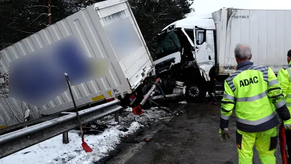 Nach Lkw-Unfällen: Sperrung auf A1 Richtung Bremen aufgehoben | ndr.de