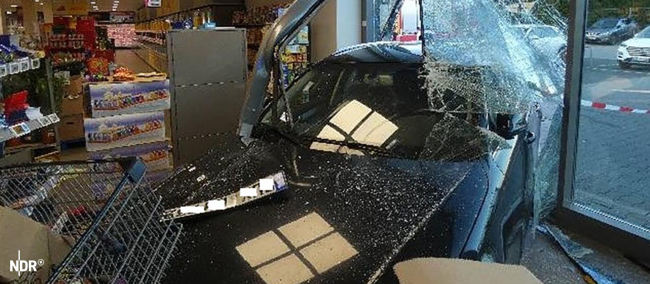 89-Jährige fährt mit Auto in Supermarkt - Mitarbeiterin verletzt ...