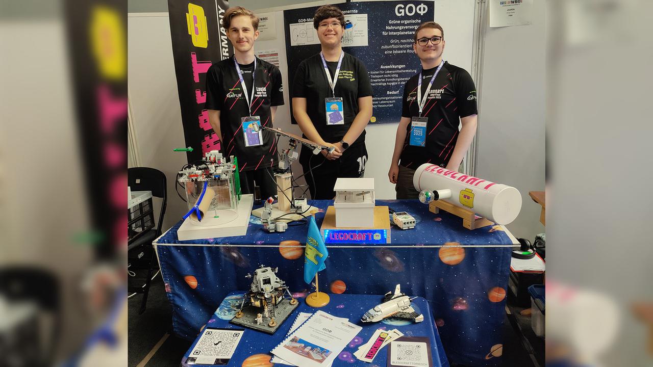 Schüler aus Tornesch erforschen Weltraumnahrung aus Algen | tagesschau.de