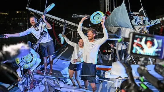 News-Blog Ocean Race: Biotherm gewinnt Küstenrennen - Malizia ...