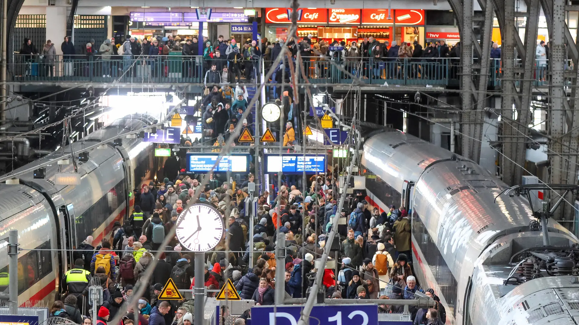 Liveticker nach "Elli" in Hamburg: Fernverkehr nur nach NRW möglich ...