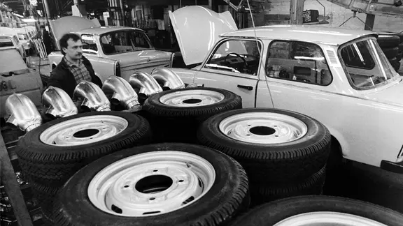 Kultige Autos, die auf den Straßen der DDR unterwegs waren | ndr.de