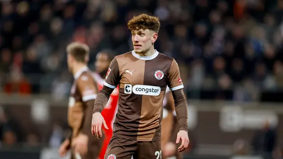 Philipp Treu, Verteidiger des FC St. Pauli zu Gast | ndr.de