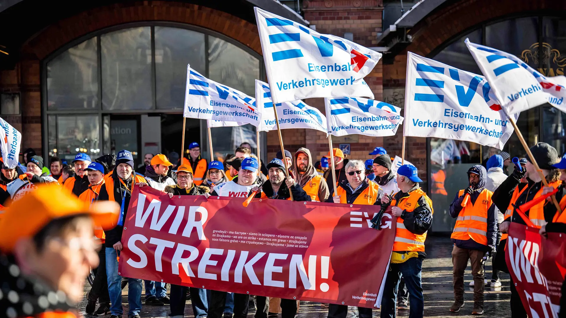 Warnstreik behindert Bahnverkehr | ndr.de