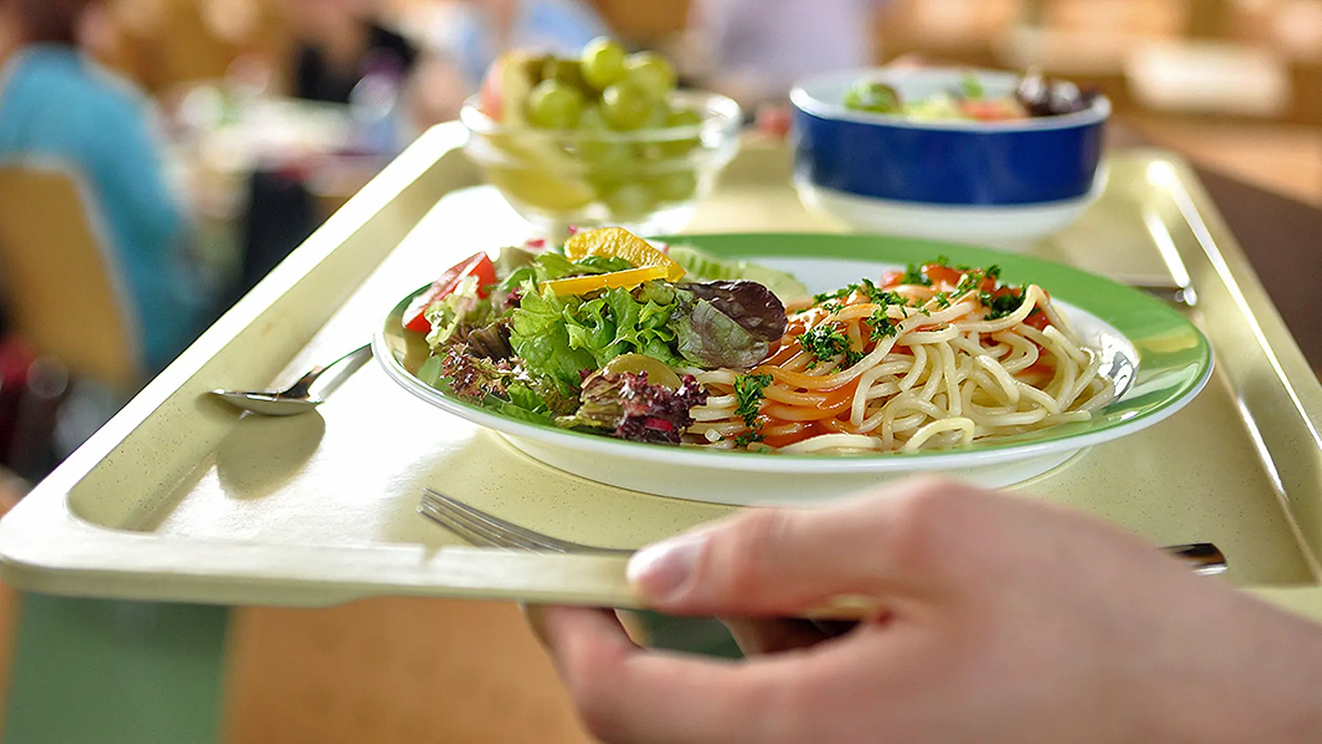 2,50 Euro pro Essen: "Niedersachsen-Menü" in allen Uni-Mensen | ndr.de