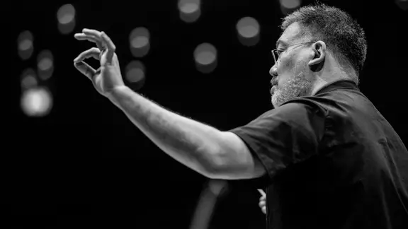 Jetzt bewerben: Meisterkurs mit Alan Gilbert in der Elphi | ndr.de