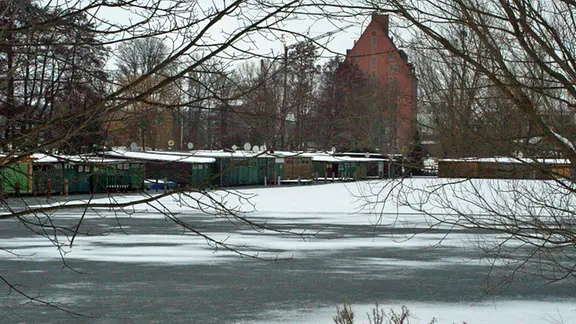 Warin: Feuerwehr muss Person aus brennender Wohnung retten | ndr.de
