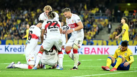 Holstein Kiel unterliegt in letzter Sekunde beim SC Paderborn | ndr.de