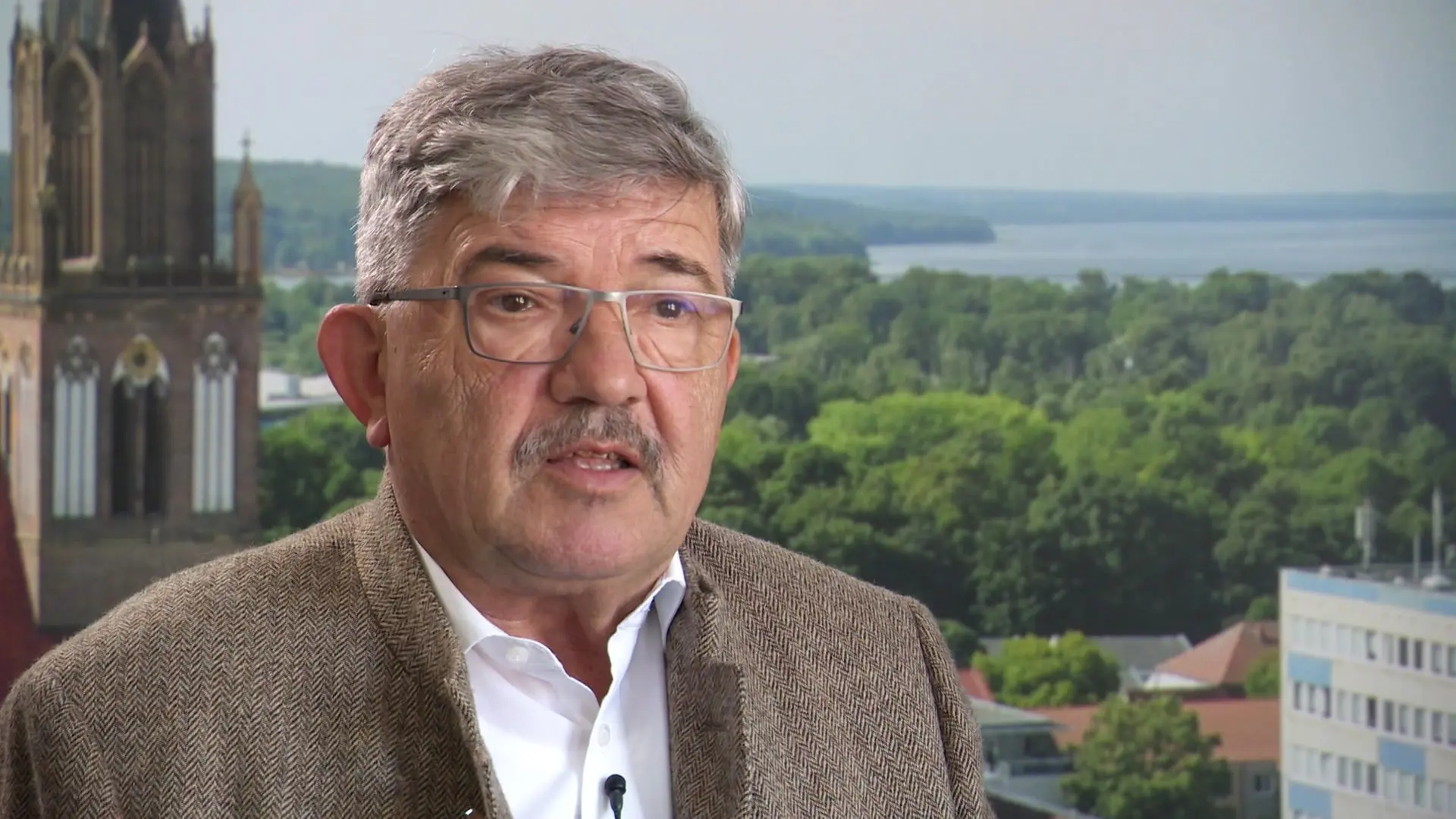 Ex-Innenminister Caffier und die geschenkte Waffe | ndr.de