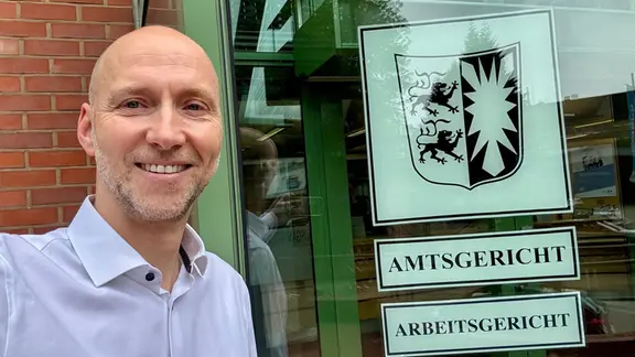 Schwebefähre in Rendsburg fährt wieder | ndr.de