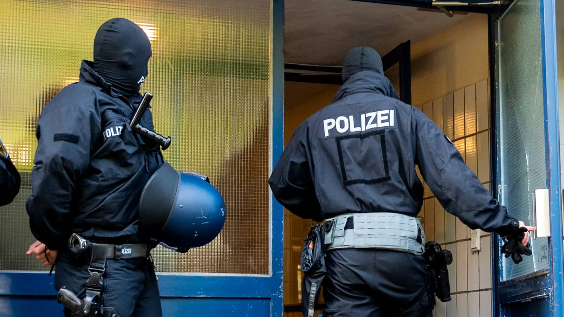 Nach Massenschlägerei in Salzgitter: Polizei durchsucht 18 Wohnungen | ndr.de