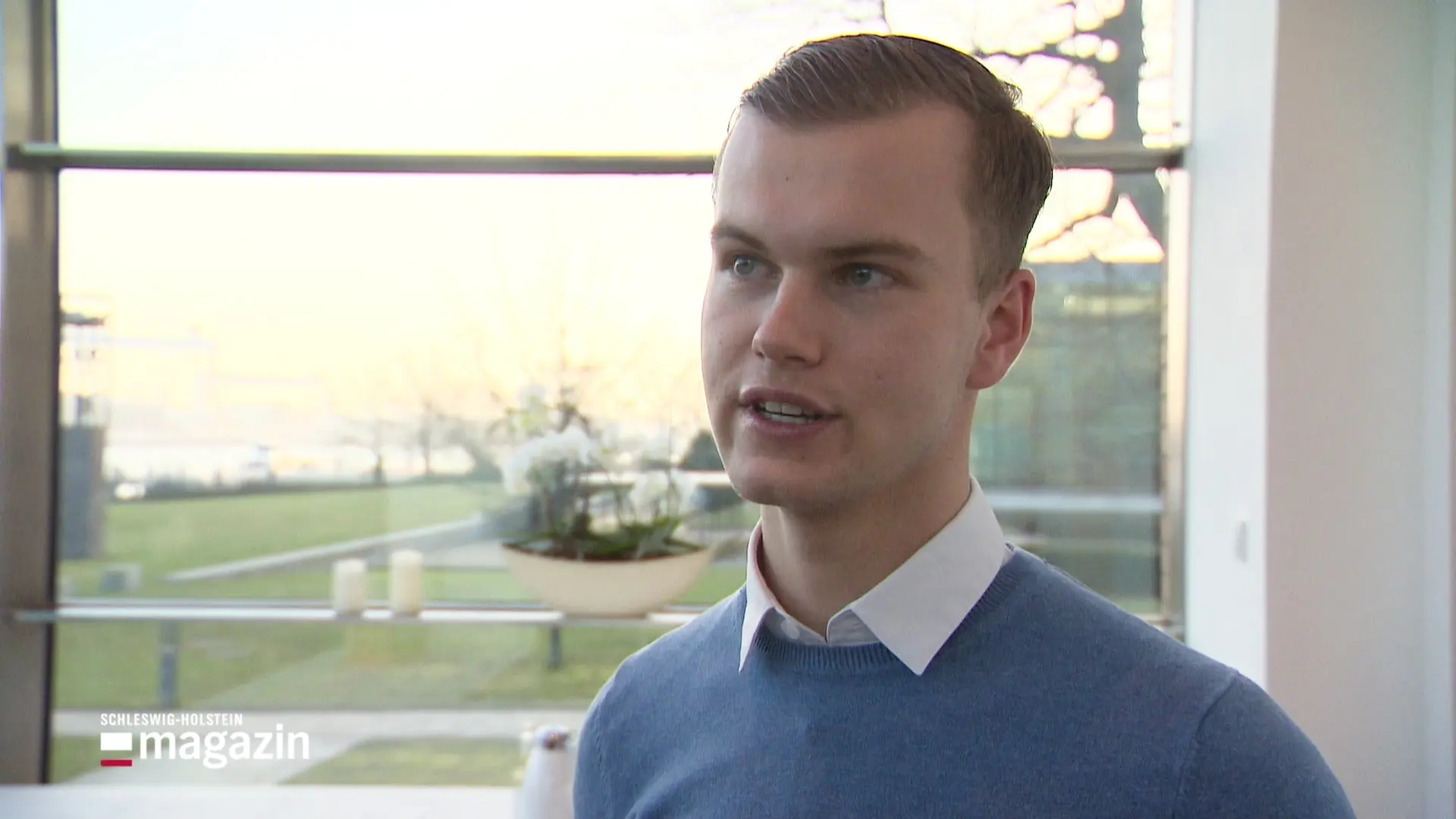 Sprung ins Büsumer Hafenbecken: Anerkennung für Lebensretter | ndr.de