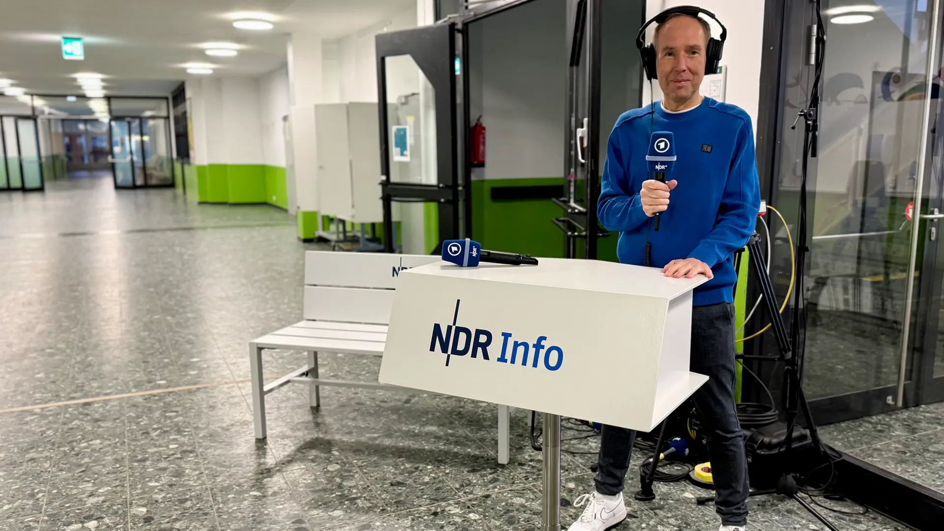 NDR Info live vor Ort in Oyten: Alltag Schule - viele Probleme, zu ...