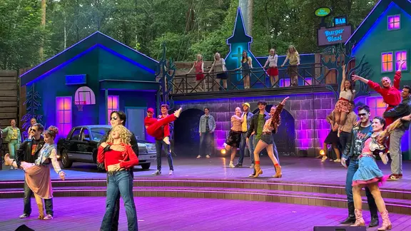 Musical "Footloose" begeistert auf der Freilichtbühne | ndr.de