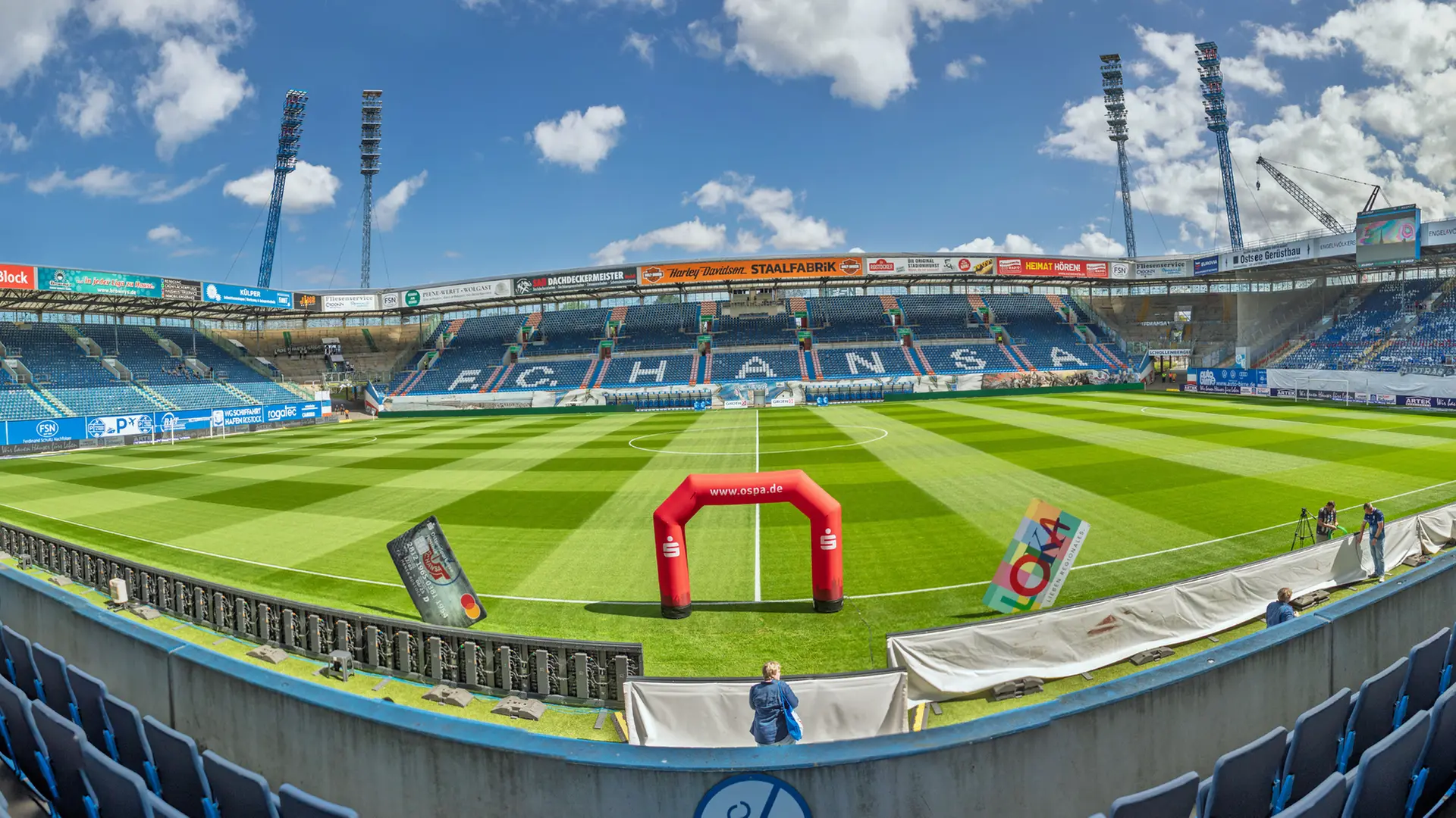 Viele Fußball-Legenden beim Flutlicht-Kick | ndr.de