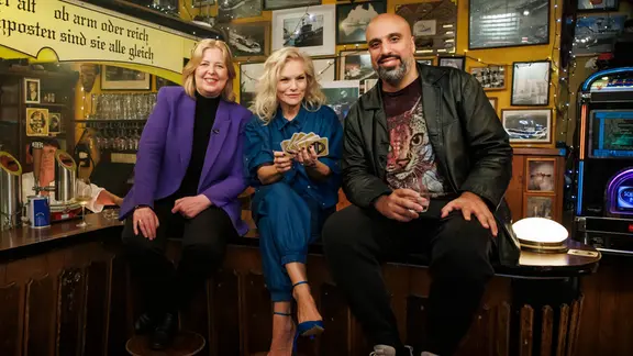 Musik bei Inas Nacht: Ina Müller mit "Gerade so, dass es reicht" | ndr.de