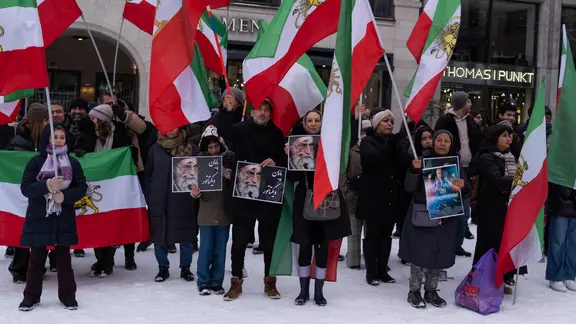Kiel: Spontane Demo für Solidarität mit Menschen im Iran | ndr.de