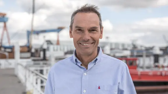 Messerangriff auf Klinikpersonal: 23-Jähriger kommt in Psychiatrie | ndr.de