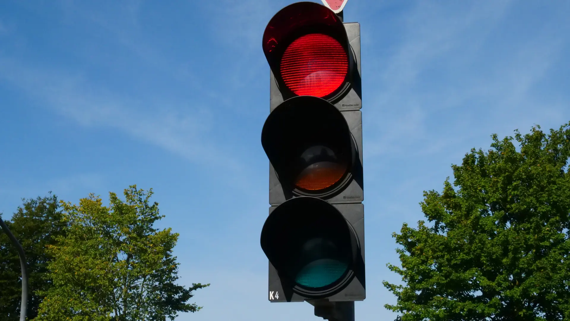 Unfall in Rostock: Betrunkene Fußgängerin geht bei rot | ndr.de