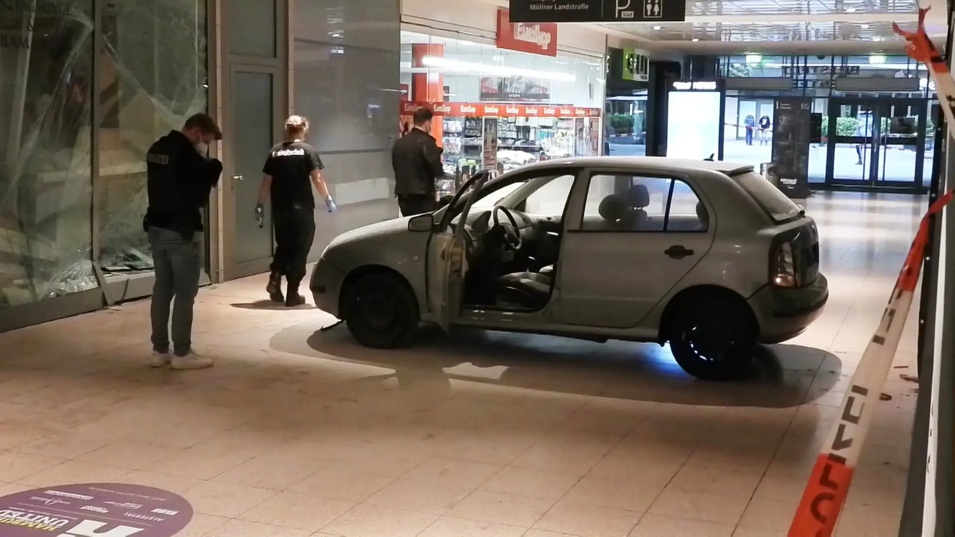 Billstedt Center: Einbrecher rasen mit Auto in Juweliergeschäft | ndr.de