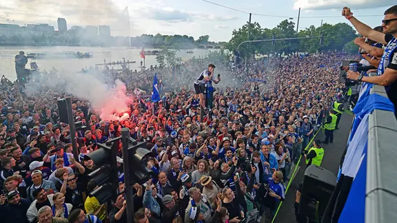 Hochspringerin Onnen meistert erstmals 1,98 Meter | ndr.de