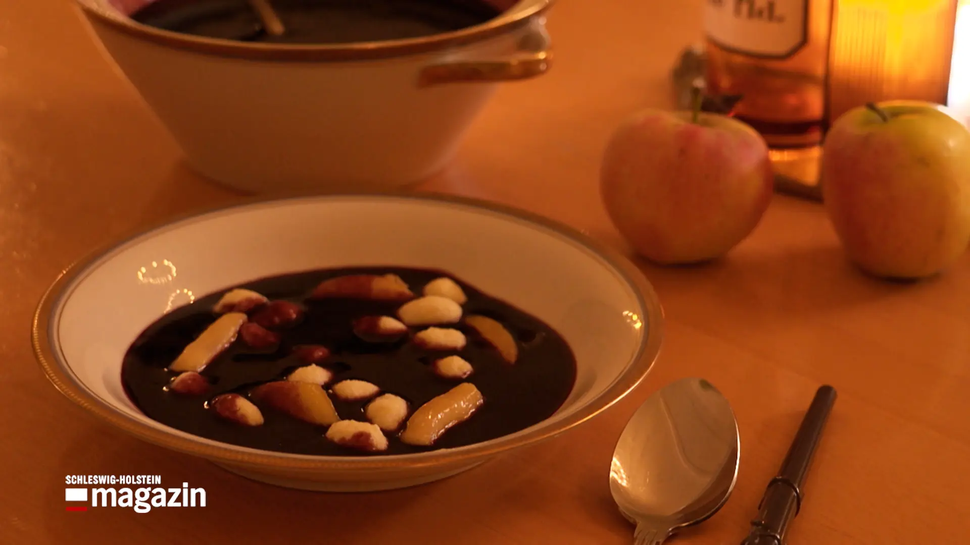 Magische Holunderbeerensuppe und Grießklöße | ndr.de