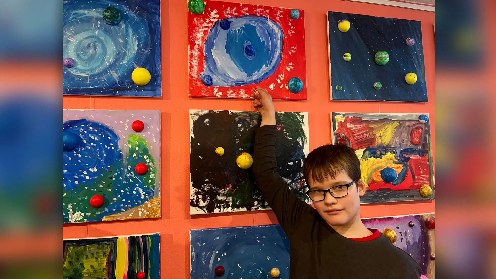 Itzehoer Jugendliche zeigen ihre Weltall-Kunst | ndr.de