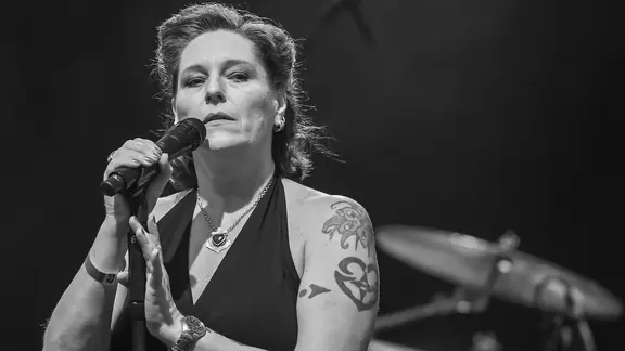 Würdiges Abschiedsgeschenk: Album "Mut zur Liebe" von AnNa R. erscheint ...