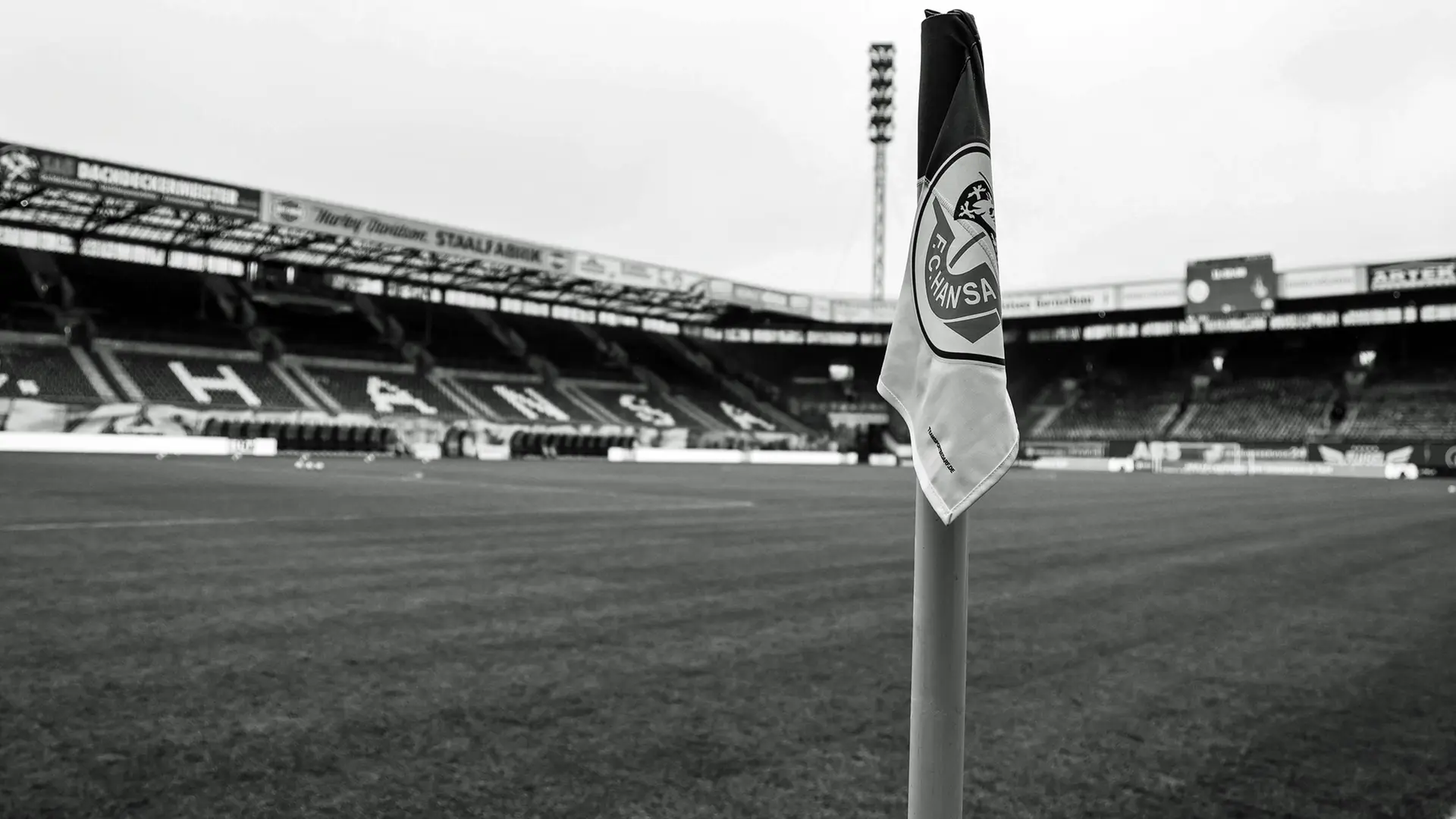 Hansa Rostock trauert: Fan nach Tribünensturz gestorben | ndr.de