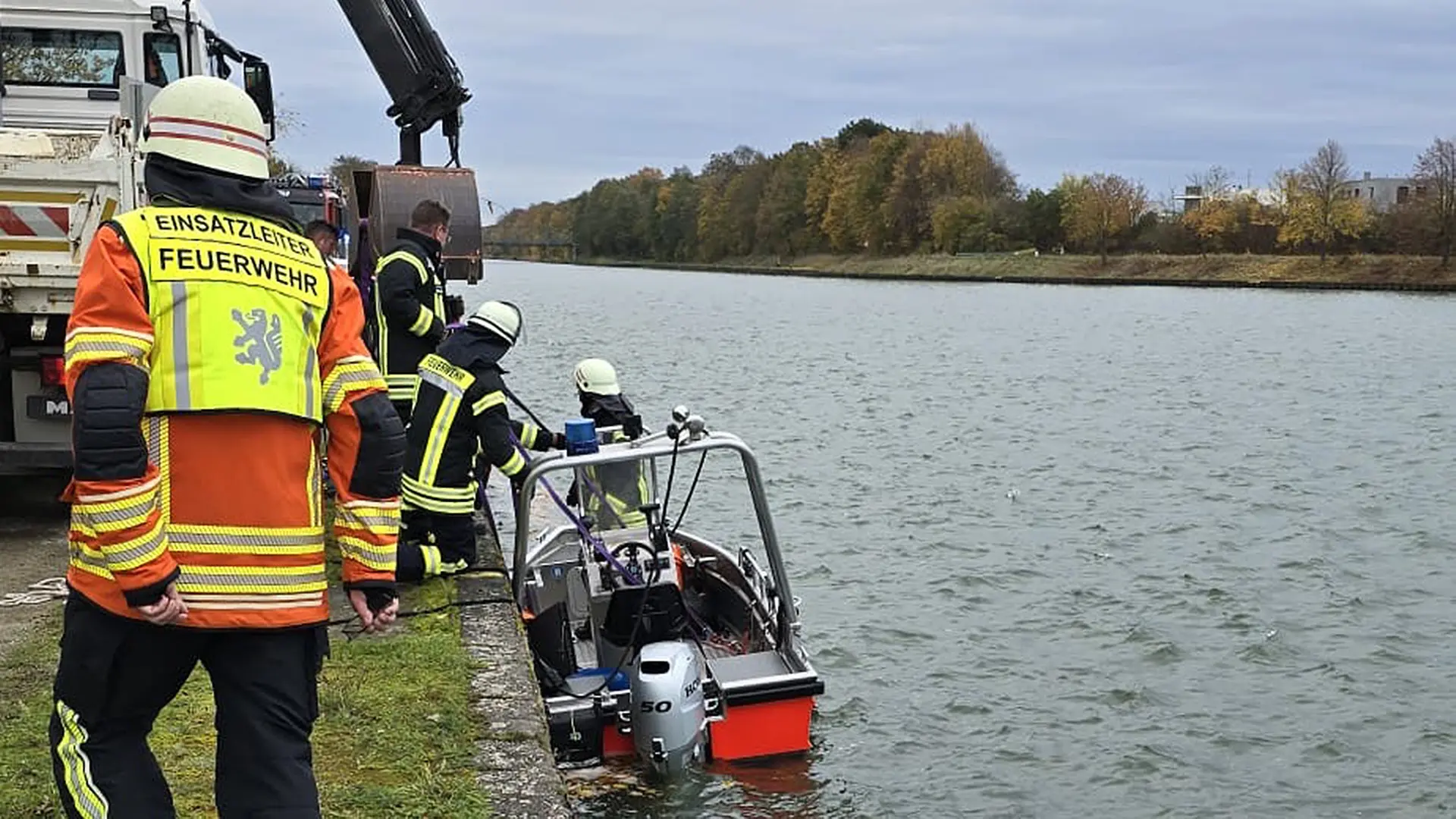 Übung wird Realität: Feuerwehrboot kentert auf Mittellandkanal | ndr.de