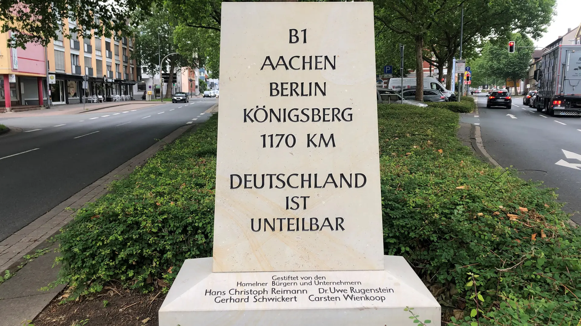 "Deutschland ist unteilbar" - Fragwürdiger Gedenkstein in Hameln | ndr.de