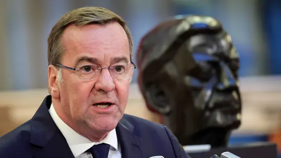 Boris Pistorius hat Lebensgefährtin Julia Schwanholz geheiratet | ndr.de