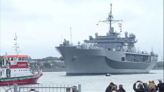 Baltops startet in Rostock: Das Auslaufen der Kriegsschiffe in Bildern ...