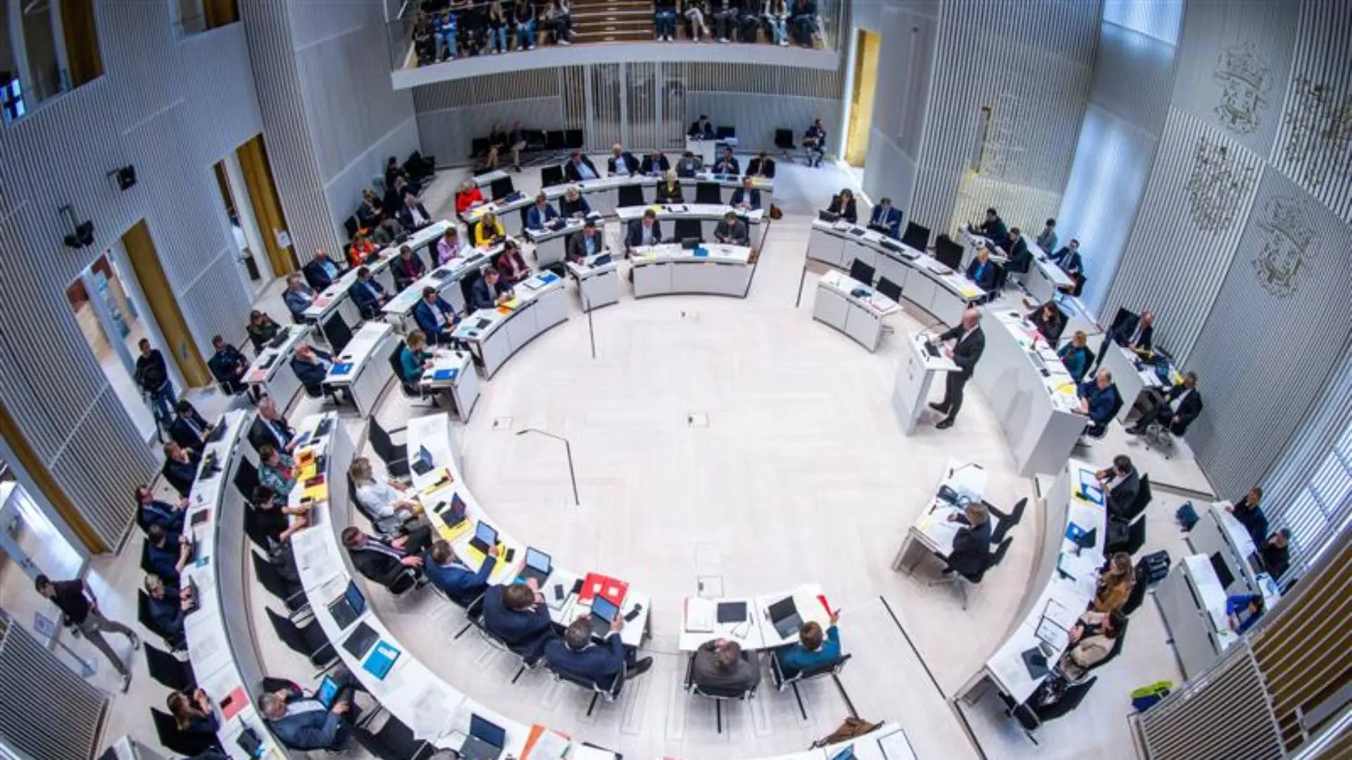 Landtag MV: Aktuelle Stunde zum Schutz für queeres Leben | ndr.de