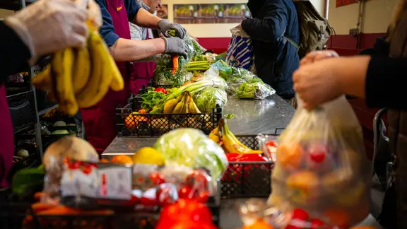 Lebensmittelspenden an Tafeln: Studie zu Menge und Qualität | ndr.de