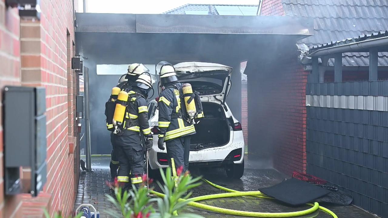 Brand in Weener: Feuer greift von Hybrid-Auto auf Haus über | tagesschau.de
