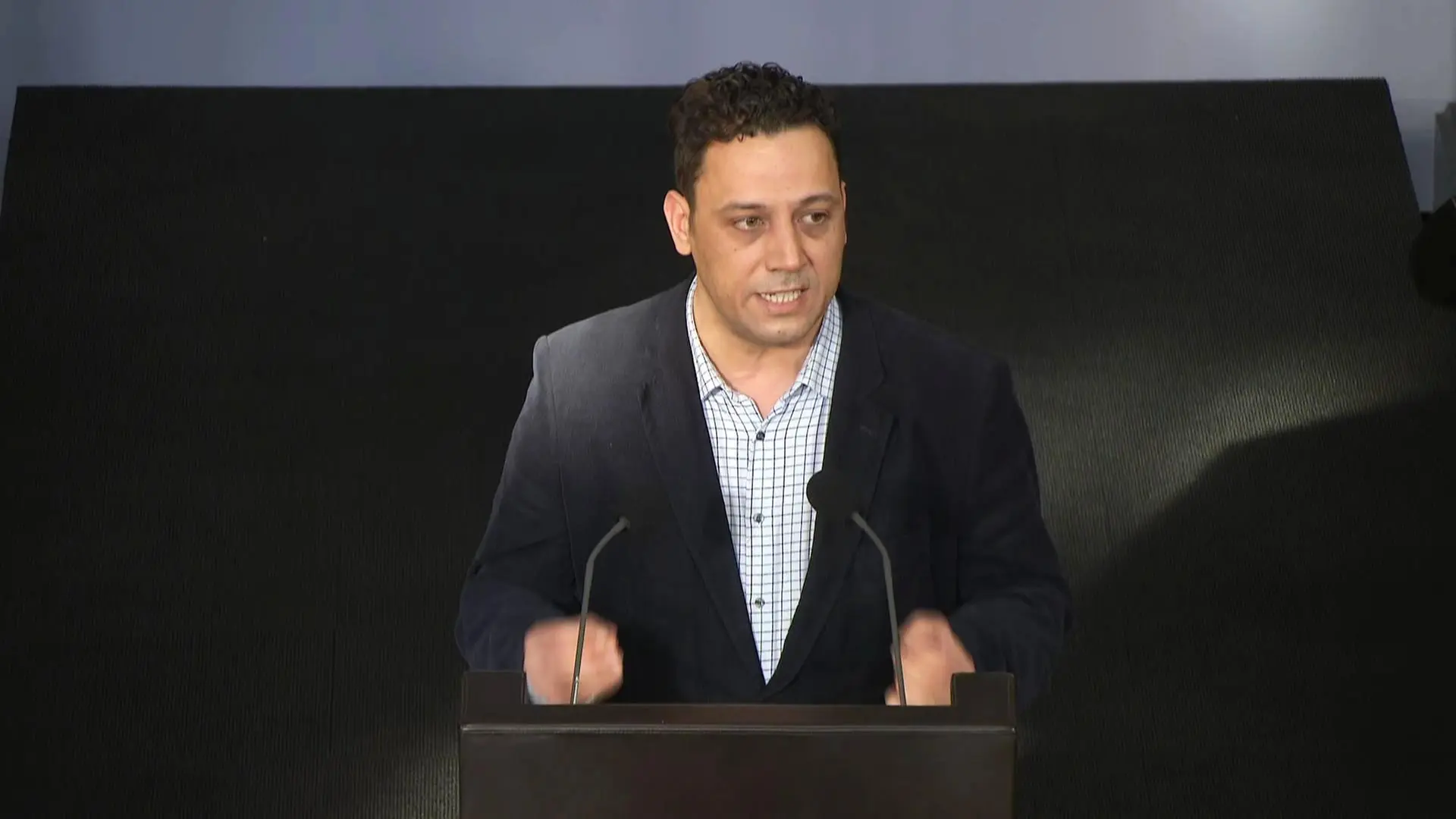 Solidaritätsaktion für Hamburger Linken-Abgeordneten Deniz Celik | ndr.de