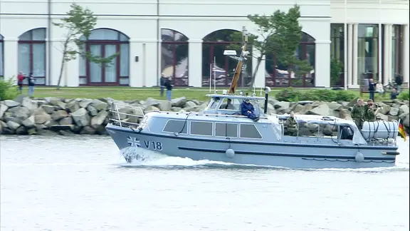 Baltops startet in Rostock: Das Auslaufen der Kriegsschiffe in Bildern ...