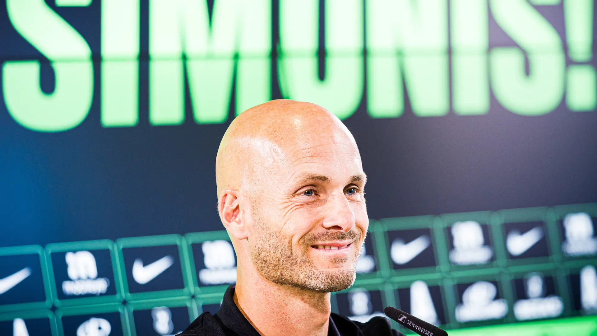 "Der Beste von ihnen ist Paul" - VfL Wolfsburg stellt Trainer Simonis ...