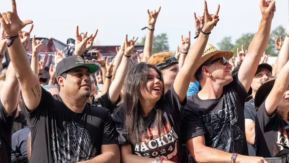 Nylon foot job to my delight, an extremely sexy curvaceous