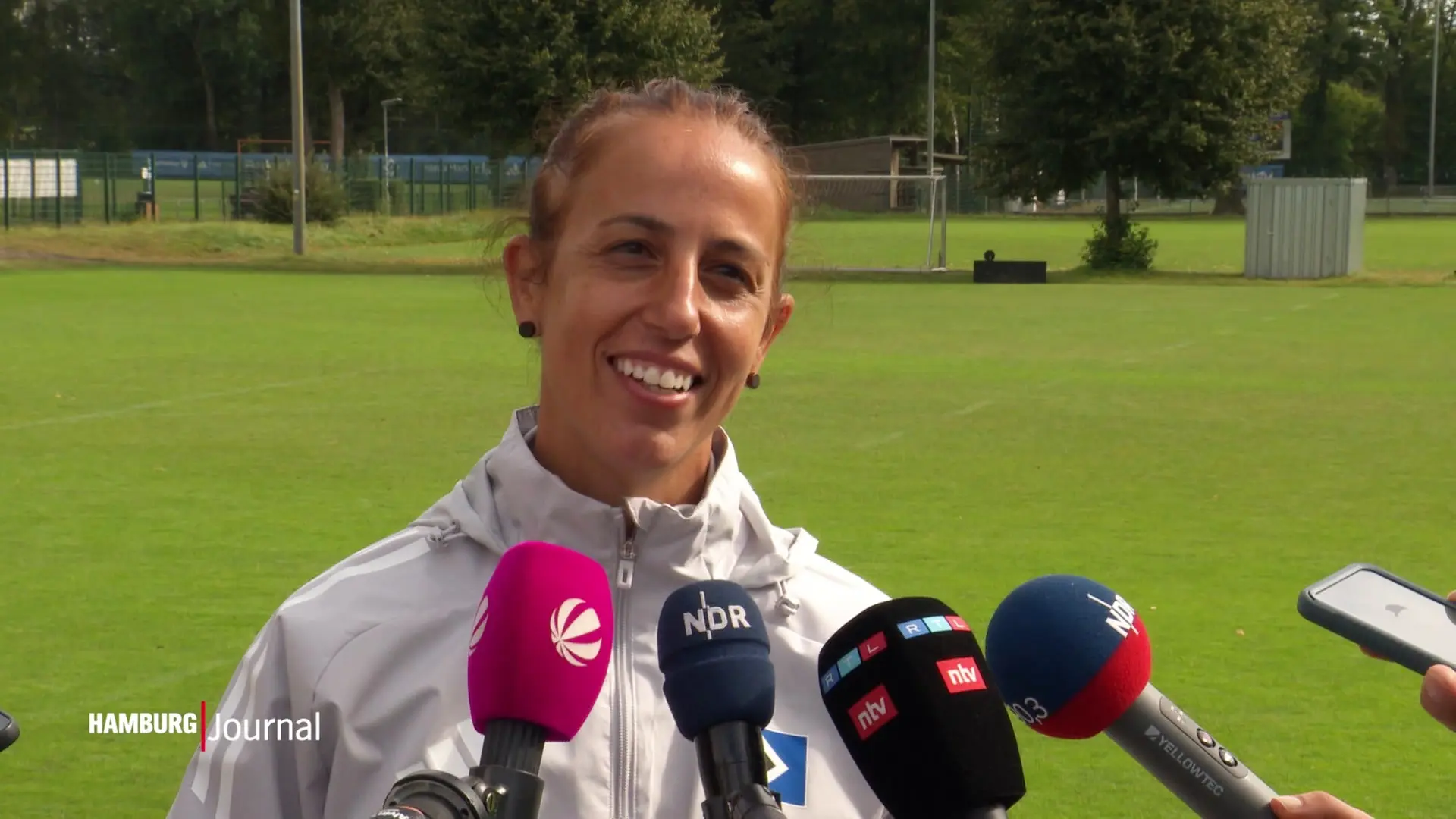 Mit neuer Trainerin: HSV Frauen vor erstem Bundesliga-Spiel | ndr.de