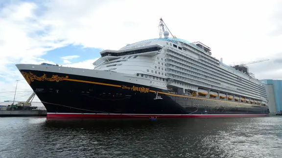 Kreuzfahrtschiff "Disney Adventure" wird in Bremerhaven fertig gebaut ...